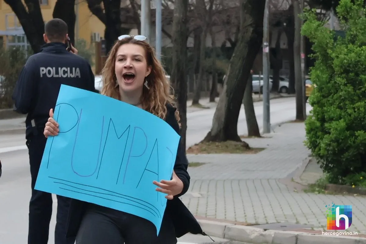 (FOTO) Slogan višemjesečnog građanskog bunta u Srbiji: ''Pumpaj'' danas ...